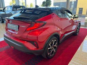 Red Toyota C-HR 2020 in Siauliai, with an engine capacity of 1.80 L and mileage of 87 thousand km for 21900 €, photo 6 on AUTOMOTO.COM.LV