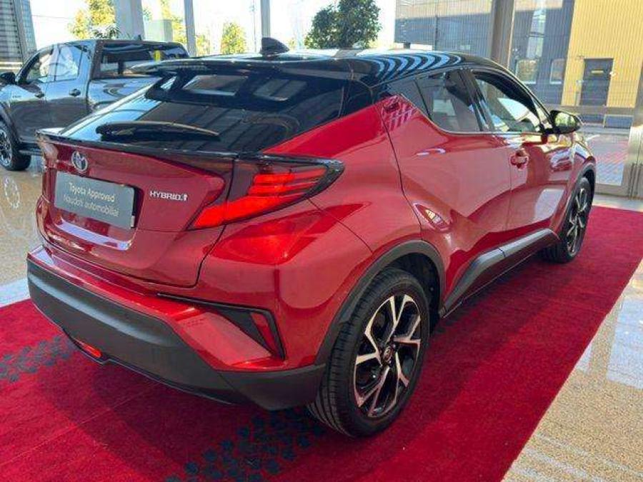 Red Toyota C-HR 2020 in Siauliai, with an engine capacity of 1.80 L and mileage of 87 thousand km for 21900 €, photo 6 on AUTOMOTO.COM.LV
