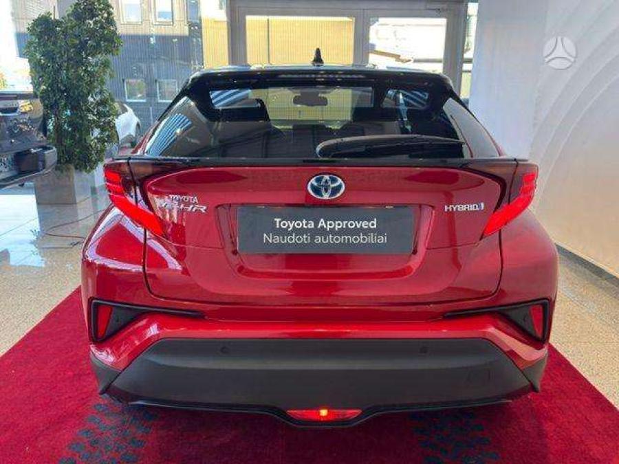 Red Toyota C-HR 2020 in Siauliai, with an engine capacity of 1.80 L and mileage of 87 thousand km for 21900 €, photo 7 on AUTOMOTO.COM.LV