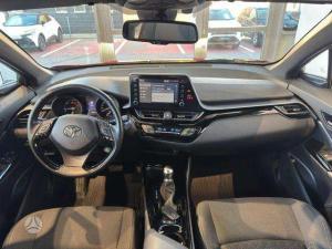Red Toyota C-HR 2020 in Siauliai, with an engine capacity of 1.80 L and mileage of 87 thousand km for 21900 €, photo 11 on AUTOMOTO.COM.LV