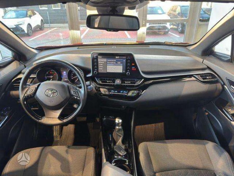 Red Toyota C-HR 2020 in Siauliai, with an engine capacity of 1.80 L and mileage of 87 thousand km for 21900 €, photo 11 on AUTOMOTO.COM.LV