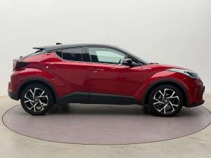 Red Toyota C-HR 2020 in Panevezys, with an engine capacity of 1.99 L and mileage of 150 thousand km for 21590 €, photo 5 on AUTOMOTO.COM.LV
