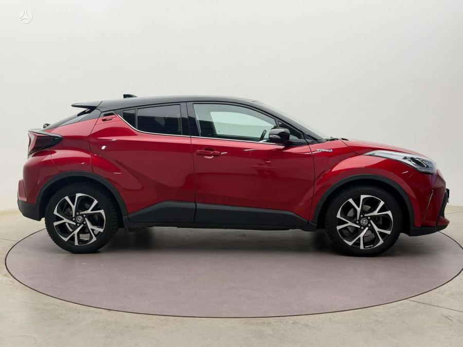 Red Toyota C-HR 2020 in Panevezys, with an engine capacity of 1.99 L and mileage of 150 thousand km for 21590 €, photo 5 on AUTOMOTO.COM.LV