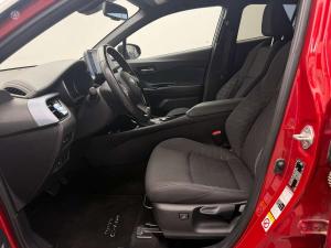 Red Toyota C-HR 2020 in Panevezys, with an engine capacity of 1.99 L and mileage of 150 thousand km for 21590 €, photo 10 on AUTOMOTO.COM.LV
