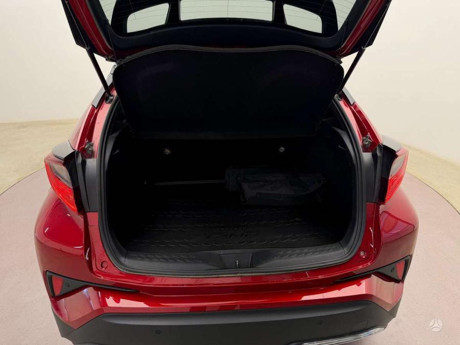 Red Toyota C-HR 2020 in Panevezys, with an engine capacity of 1.99 L and mileage of 150 thousand km for 21590 €, photo 14 on AUTOMOTO.COM.LV
