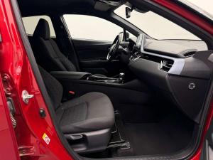 Red Toyota C-HR 2020 in Panevezys, with an engine capacity of 1.99 L and mileage of 150 thousand km for 21590 €, photo 16 on AUTOMOTO.COM.LV
