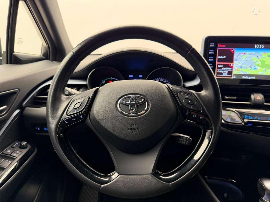 Red Toyota C-HR 2020 in Panevezys, with an engine capacity of 1.99 L and mileage of 150 thousand km for 21590 €, photo 20 on AUTOMOTO.COM.LV