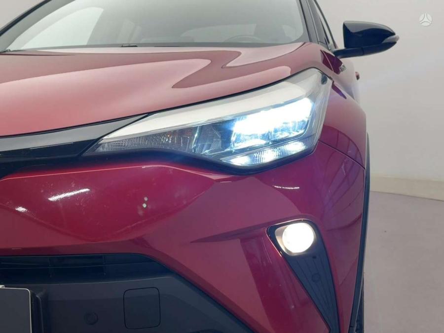 Red Toyota C-HR 2020 in Panevezys, with an engine capacity of 1.99 L and mileage of 150 thousand km for 21590 €, photo 36 on AUTOMOTO.COM.LV