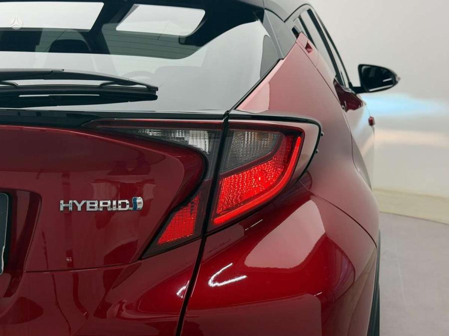 Red Toyota C-HR 2020 in Panevezys, with an engine capacity of 1.99 L and mileage of 150 thousand km for 21590 €, photo 38 on AUTOMOTO.COM.LV