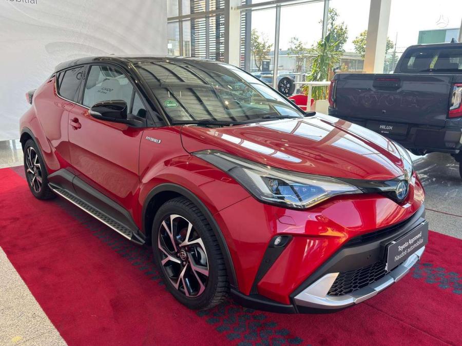 Red Toyota C-HR 2020 in Siauliai, with an engine capacity of 1.99 L and mileage of 40 thousand km for 21900 €, photo 3 on AUTOMOTO.COM.LV