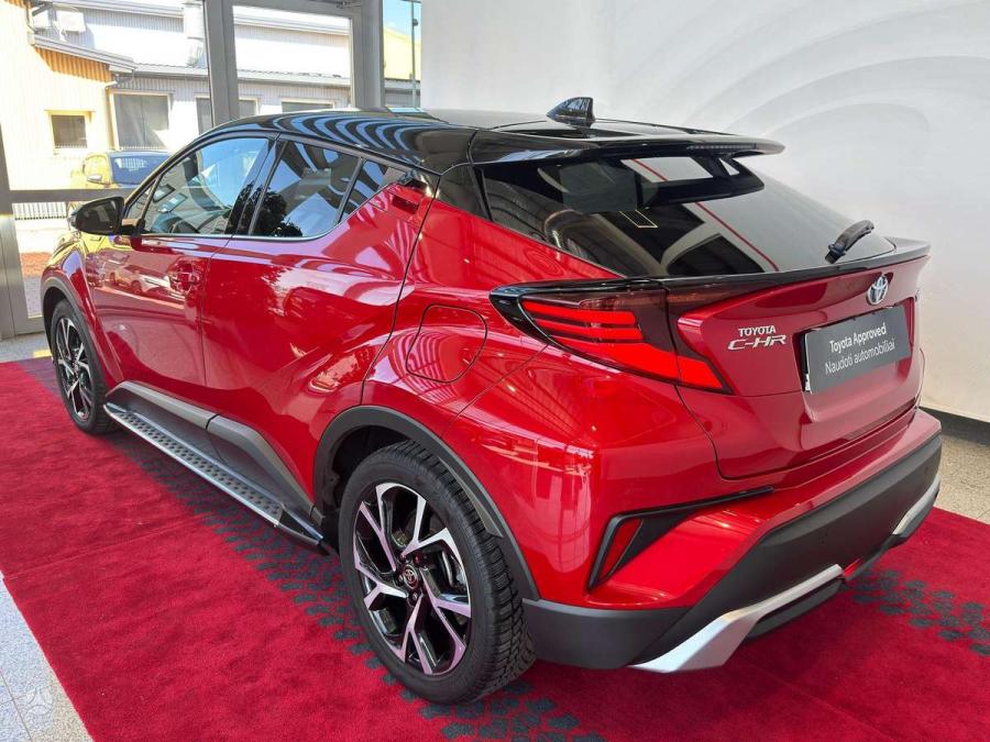 Red Toyota C-HR 2020 in Siauliai, with an engine capacity of 1.99 L and mileage of 40 thousand km for 21900 €, photo 5 on AUTOMOTO.COM.LV
