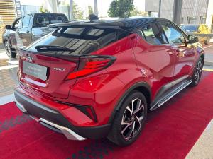 Red Toyota C-HR 2020 in Siauliai, with an engine capacity of 1.99 L and mileage of 40 thousand km for 21900 €, photo 6 on AUTOMOTO.COM.LV