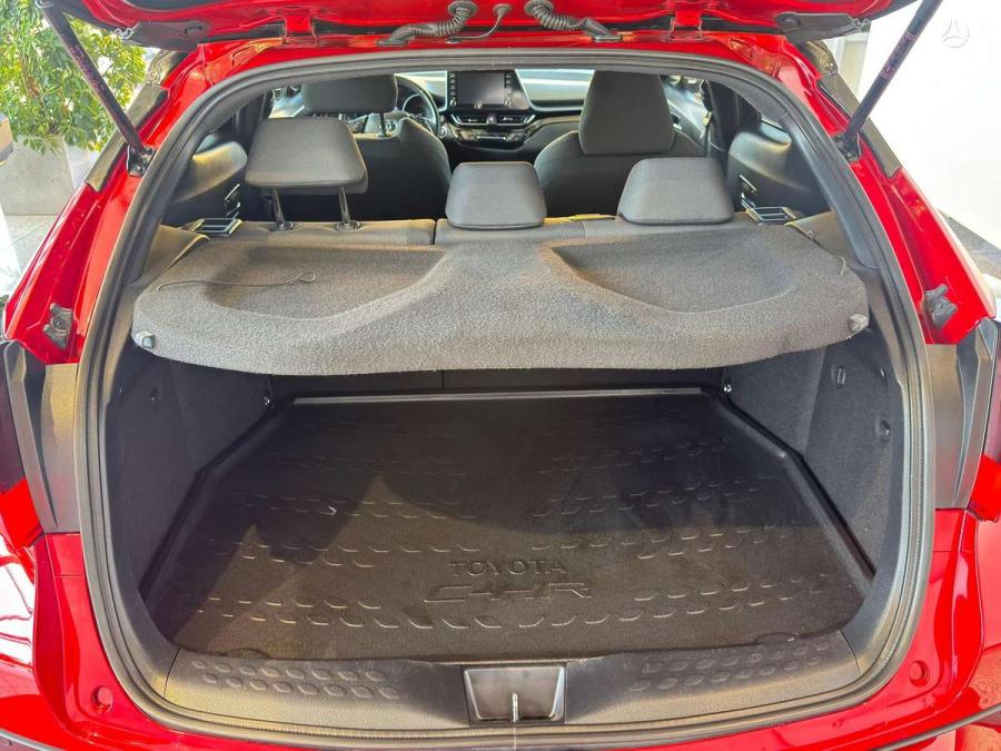 Red Toyota C-HR 2020 in Siauliai, with an engine capacity of 1.99 L and mileage of 40 thousand km for 21900 €, photo 8 on AUTOMOTO.COM.LV