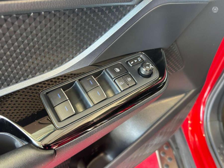 Red Toyota C-HR 2020 in Siauliai, with an engine capacity of 1.99 L and mileage of 40 thousand km for 21900 €, photo 11 on AUTOMOTO.COM.LV