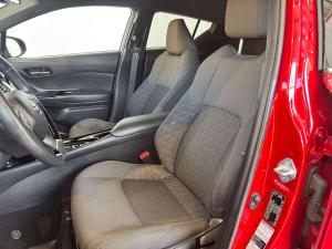 Red Toyota C-HR 2020 in Siauliai, with an engine capacity of 1.99 L and mileage of 40 thousand km for 21900 €, photo 13 on AUTOMOTO.COM.LV