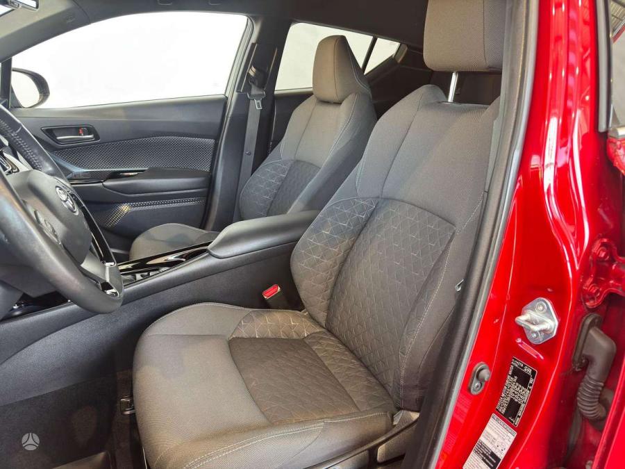 Red Toyota C-HR 2020 in Siauliai, with an engine capacity of 1.99 L and mileage of 40 thousand km for 21900 €, photo 13 on AUTOMOTO.COM.LV