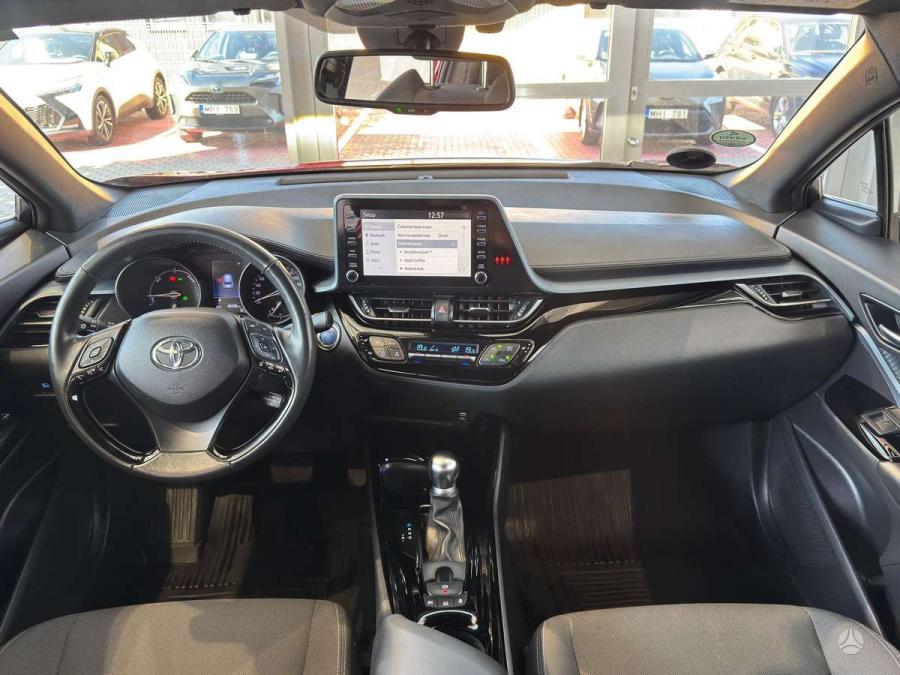 Red Toyota C-HR 2020 in Siauliai, with an engine capacity of 1.99 L and mileage of 40 thousand km for 21900 €, photo 14 on AUTOMOTO.COM.LV