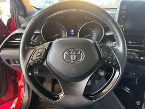 Red Toyota C-HR 2020 in Siauliai, with an engine capacity of 1.99 L and mileage of 40 thousand km for 21900 €, photo 15 on AUTOMOTO.COM.LV