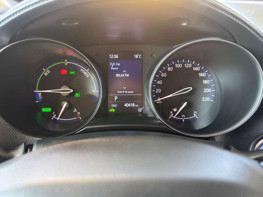 Red Toyota C-HR 2020 in Siauliai, with an engine capacity of 1.99 L and mileage of 40 thousand km for 21900 €, photo 16 on AUTOMOTO.COM.LV