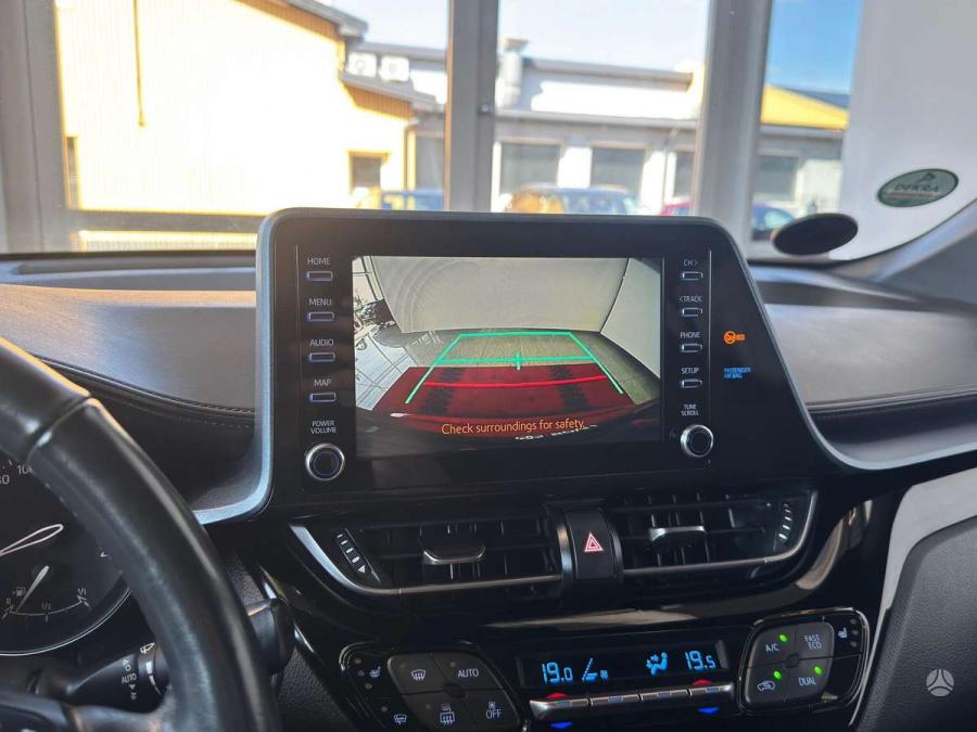 Red Toyota C-HR 2020 in Siauliai, with an engine capacity of 1.99 L and mileage of 40 thousand km for 21900 €, photo 18 on AUTOMOTO.COM.LV