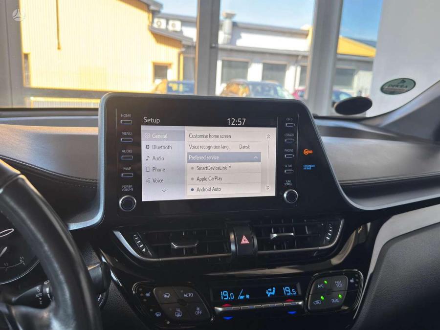 Red Toyota C-HR 2020 in Siauliai, with an engine capacity of 1.99 L and mileage of 40 thousand km for 21900 €, photo 19 on AUTOMOTO.COM.LV