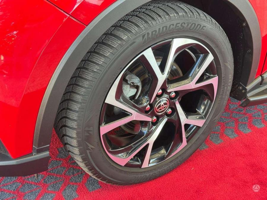 Red Toyota C-HR 2020 in Siauliai, with an engine capacity of 1.99 L and mileage of 40 thousand km for 21900 €, photo 26 on AUTOMOTO.COM.LV
