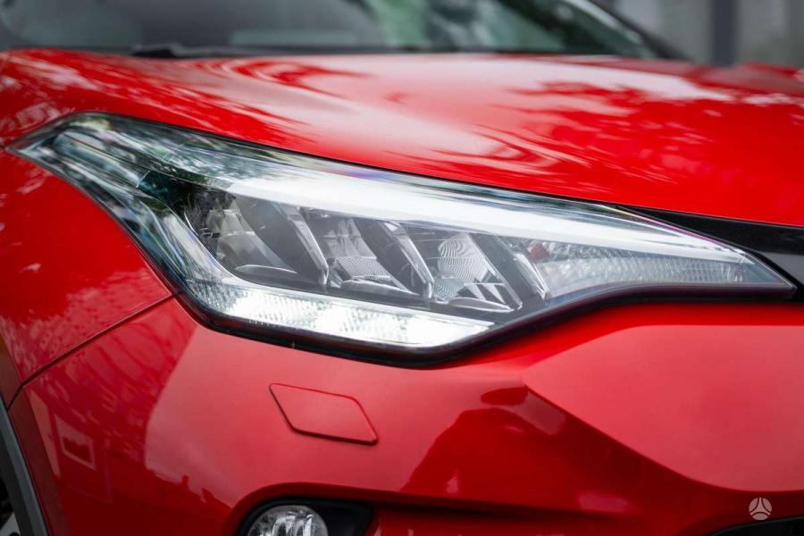 Красный Тойота C-HR 2020 в Вильнюс, объемом двигателя 1.80 л и пробегом 82 тыс. км за 20500 €, фото 4 на AUTOMOTO.COM.LV