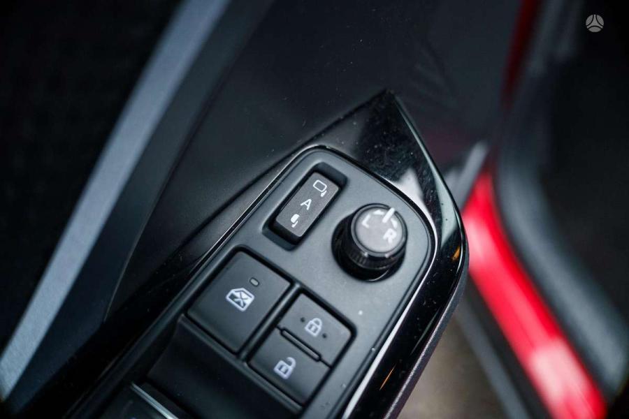 Красный Тойота C-HR 2020 в Вильнюс, объемом двигателя 1.80 л и пробегом 82 тыс. км за 20500 €, фото 38 на AUTOMOTO.COM.LV
