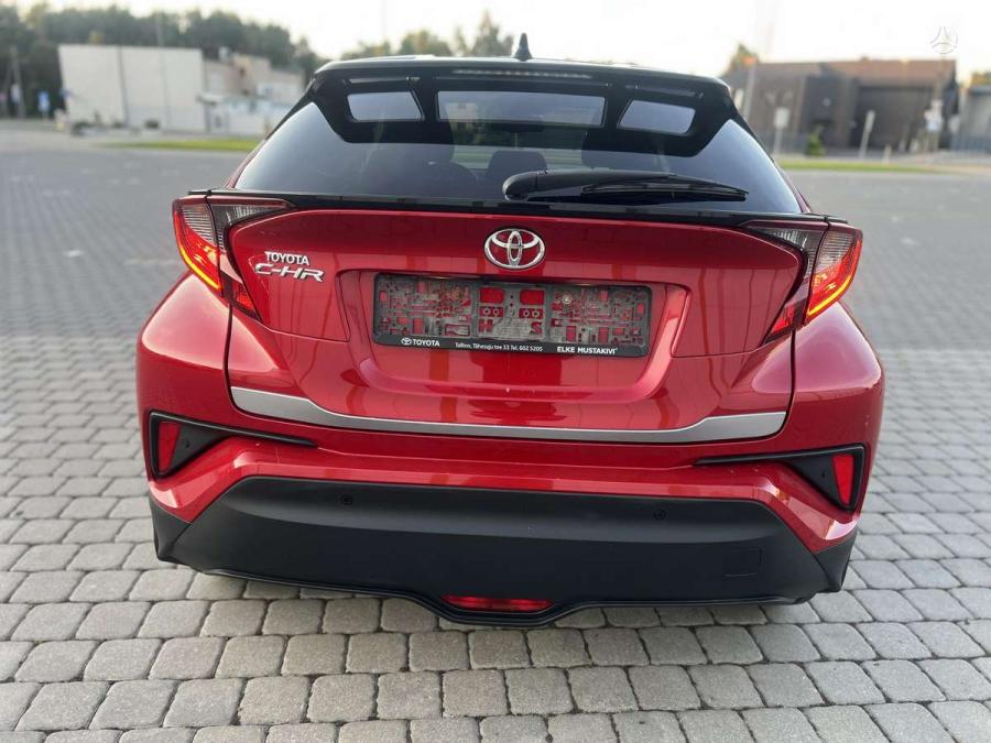 Red Toyota C-HR 2020 in Raseiniai, with an engine capacity of 1.20 L and mileage of 36 thousand km for 16300 €, photo 4 on AUTOMOTO.COM.LV