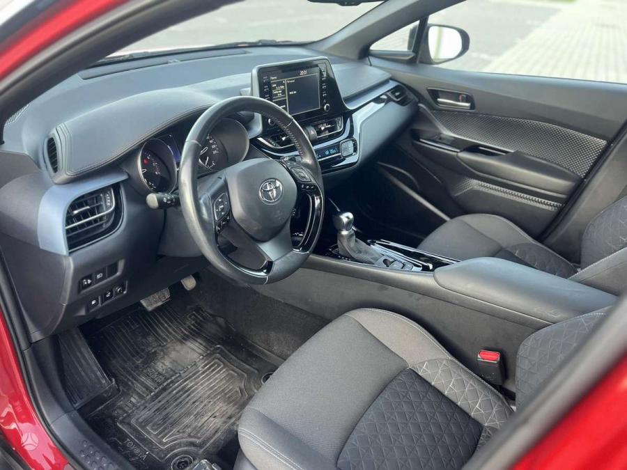 Red Toyota C-HR 2020 in Raseiniai, with an engine capacity of 1.20 L and mileage of 36 thousand km for 16300 €, photo 9 on AUTOMOTO.COM.LV