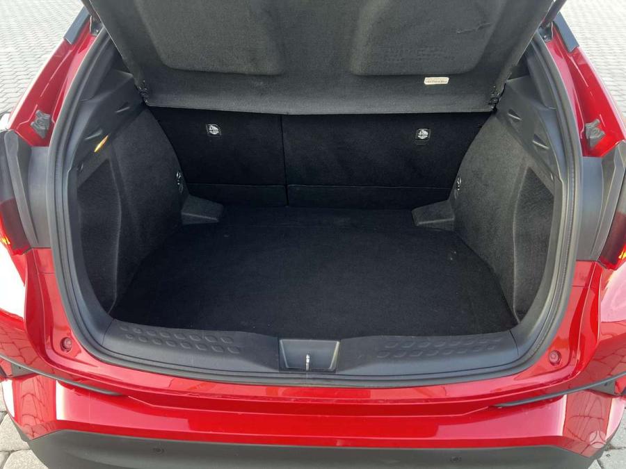 Red Toyota C-HR 2020 in Raseiniai, with an engine capacity of 1.20 L and mileage of 36 thousand km for 16300 €, photo 17 on AUTOMOTO.COM.LV