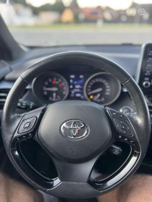 Red Toyota C-HR 2020 in Raseiniai, with an engine capacity of 1.20 L and mileage of 36 thousand km for 16300 €, photo 20 on AUTOMOTO.COM.LV