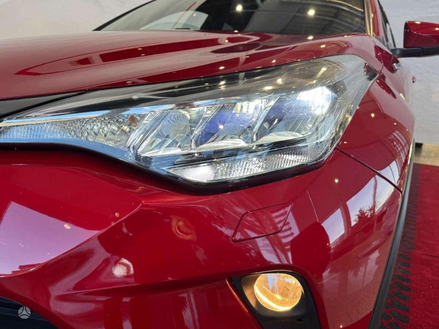 Sarkans Toyota C-HR 2021 Šauļi, ar dzinēja tilpumu 1.80 L un nobraukumu 113 tūkst. km par 21300 €, foto 4 vietnē AUTOMOTO.COM.LV