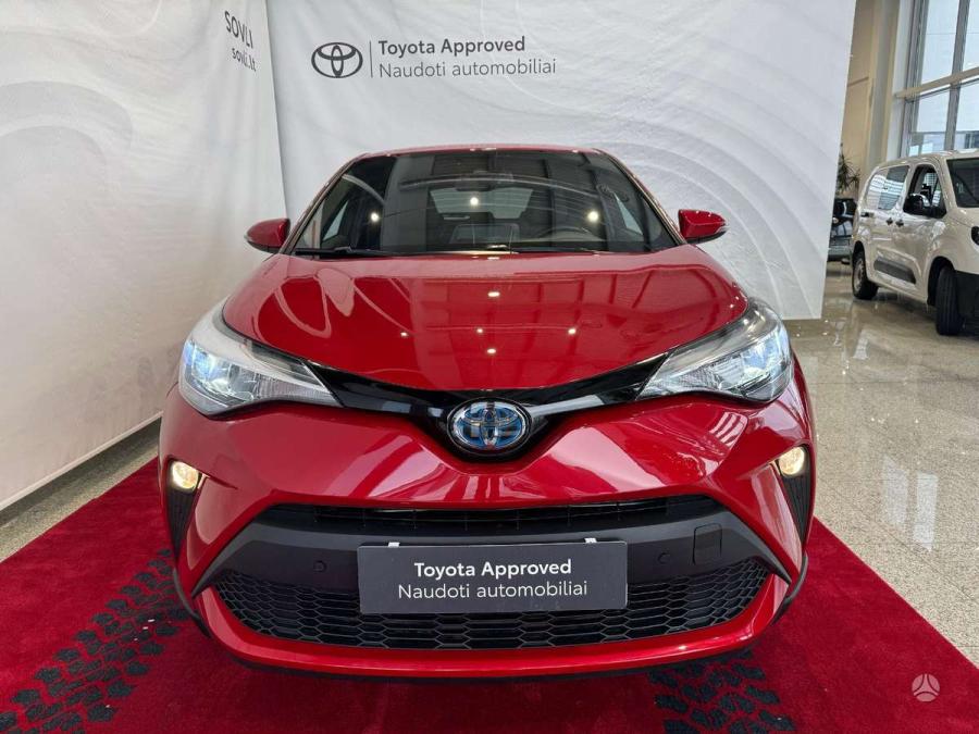 Red Toyota C-HR 2021 in Siauliai, with an engine capacity of 1.80 L and mileage of 50 thousand km for 20900 €, photo 3 on AUTOMOTO.COM.LV