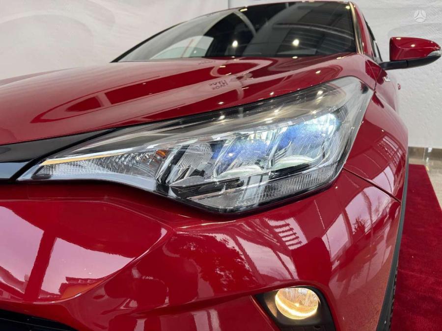 Red Toyota C-HR 2021 in Siauliai, with an engine capacity of 1.80 L and mileage of 50 thousand km for 20900 €, photo 4 on AUTOMOTO.COM.LV