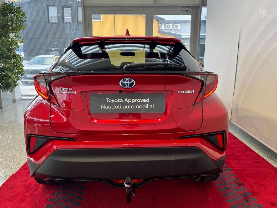 Red Toyota C-HR 2021 in Siauliai, with an engine capacity of 1.80 L and mileage of 50 thousand km for 20900 €, photo 8 on AUTOMOTO.COM.LV