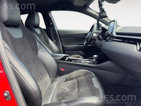 Red Toyota C-HR 2021 in Riga, with an engine capacity of 1.80 L and mileage of 69 thousand km for 20500 €, photo 6 on AUTOMOTO.COM.LV