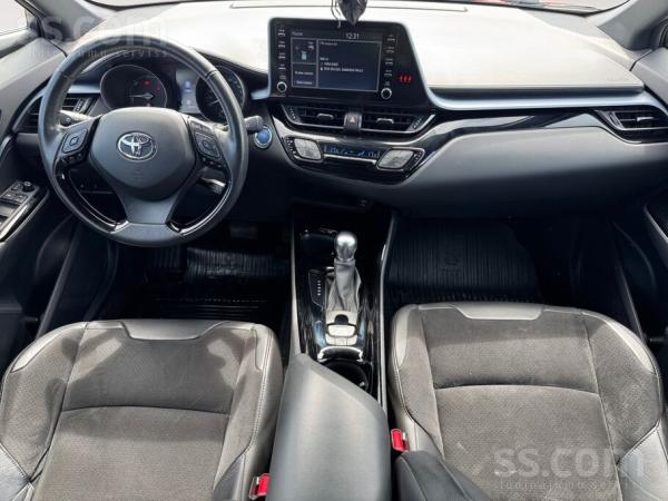 Red Toyota C-HR 2021 in Riga, with an engine capacity of 1.80 L and mileage of 69 thousand km for 20500 €, photo 8 on AUTOMOTO.COM.LV
