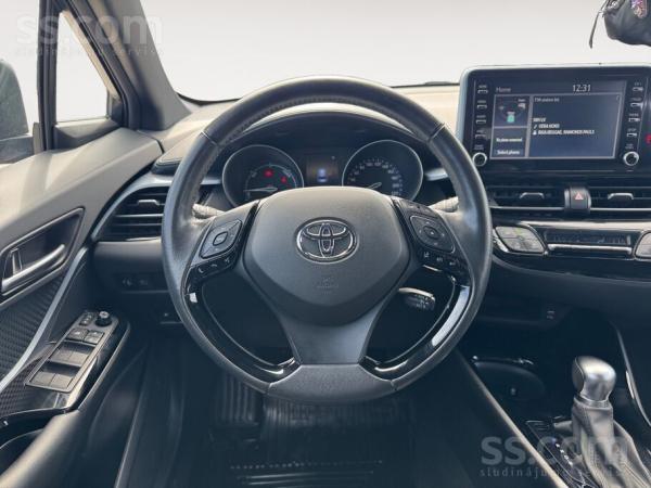 Red Toyota C-HR 2021 in Riga, with an engine capacity of 1.80 L and mileage of 69 thousand km for 20500 €, photo 9 on AUTOMOTO.COM.LV