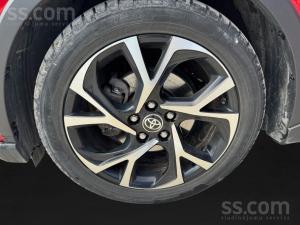 Sarkans Toyota C-HR 2021 Rīga, ar dzinēja tilpumu 1.80 L un nobraukumu 69 tūkst. km par 20500 €, foto 16 vietnē AUTOMOTO.COM.LV