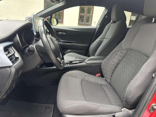 Sarkans Toyota C-HR 2021 Kauņa, ar dzinēja tilpumu 1.20 L un nobraukumu 100 tūkst. km par 19990 €, foto 8 vietnē AUTOMOTO.COM.LV