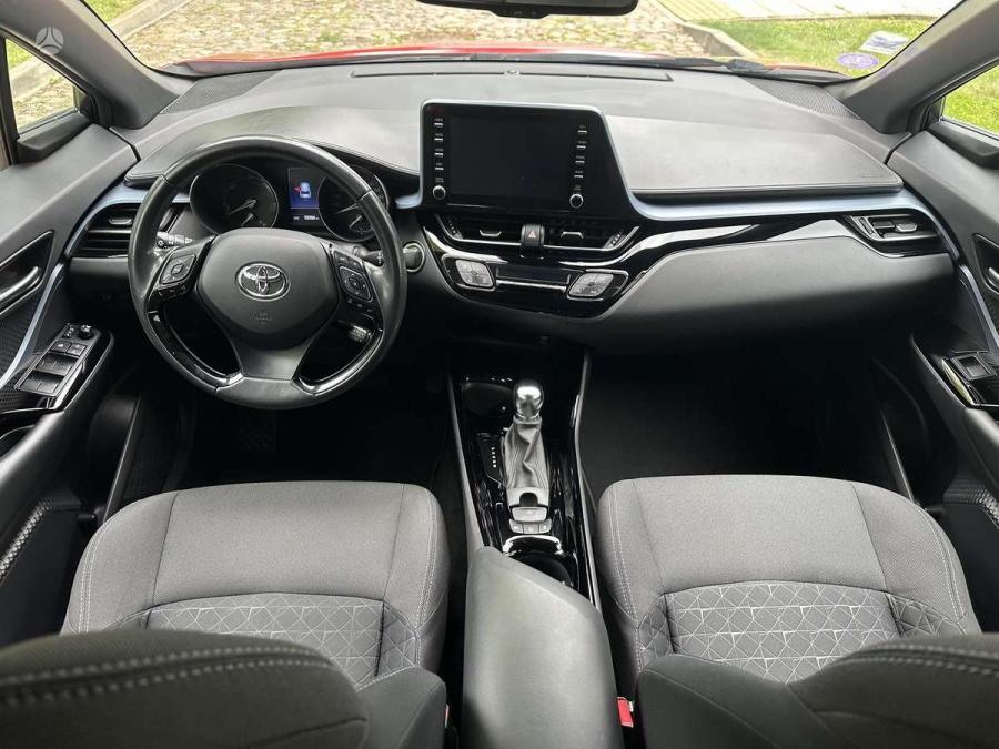 Красный Тойота C-HR 2021 в Каунас, объемом двигателя 1.20 л и пробегом 100 тыс. км за 19990 €, фото 15 на AUTOMOTO.COM.LV