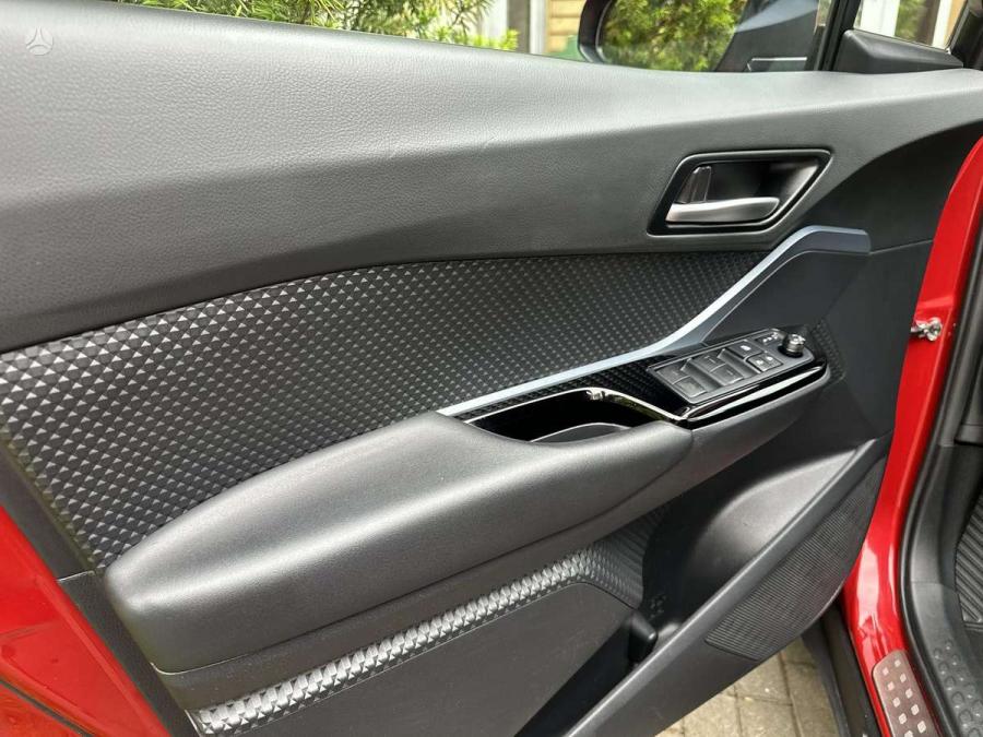 Красный Тойота C-HR 2021 в Каунас, объемом двигателя 1.20 л и пробегом 100 тыс. км за 19990 €, фото 16 на AUTOMOTO.COM.LV