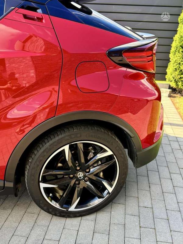 Красный Тойота C-HR 2021 в Каунас, объемом двигателя 1.99 л и пробегом 78 тыс. км за 24900 €, фото 5 на AUTOMOTO.COM.LV