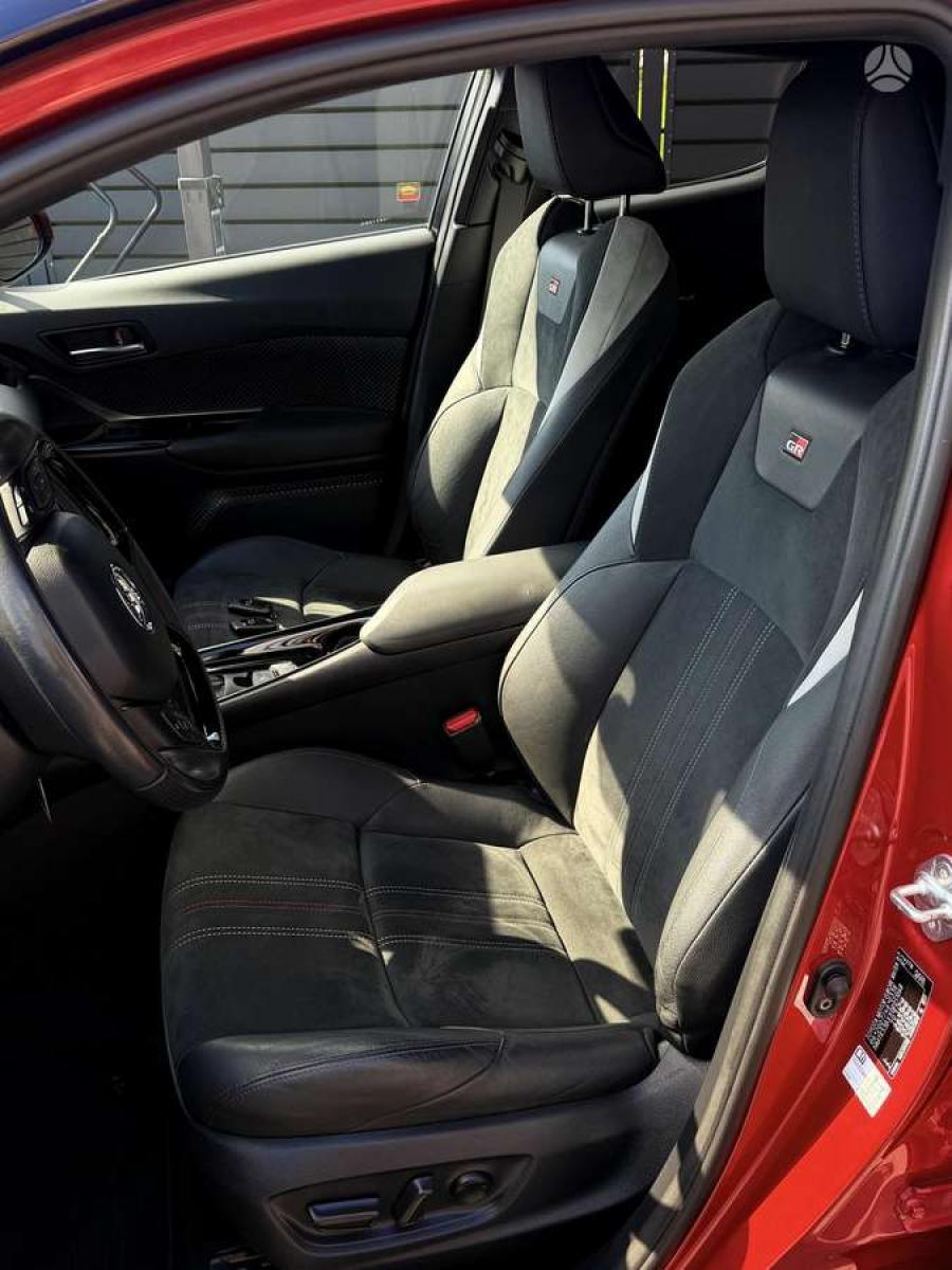 Красный Тойота C-HR 2021 в Каунас, объемом двигателя 1.99 л и пробегом 78 тыс. км за 24900 €, фото 15 на AUTOMOTO.COM.LV
