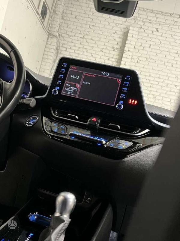 Red Toyota C-HR 2021 in Klaipeda, with an engine capacity of 1.80 L and mileage of 173 thousand km for 17999 €, photo 3 on AUTOMOTO.COM.LV