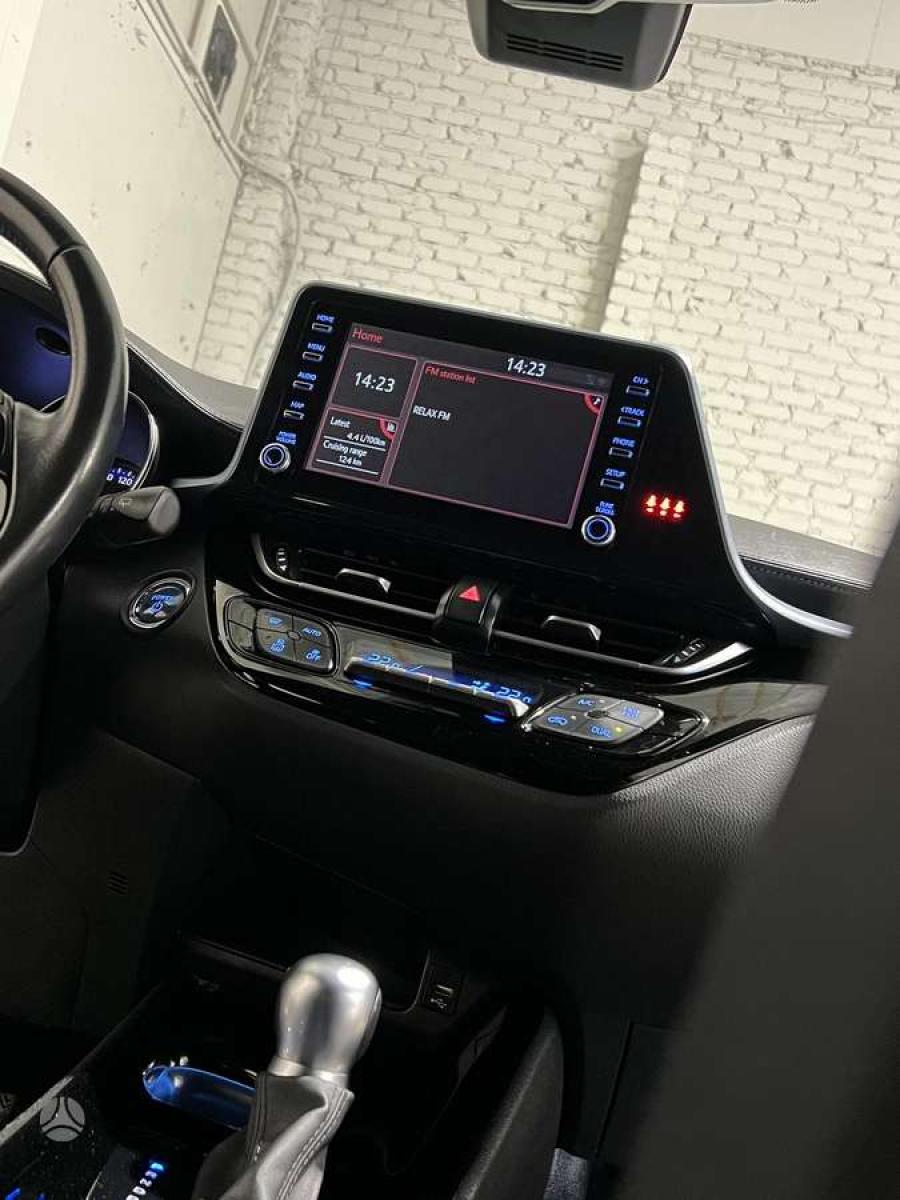 Красный Тойота C-HR 2021 в Клайпеда, объемом двигателя 1.80 л и пробегом 173 тыс. км за 17999 €, фото 4 на AUTOMOTO.COM.LV