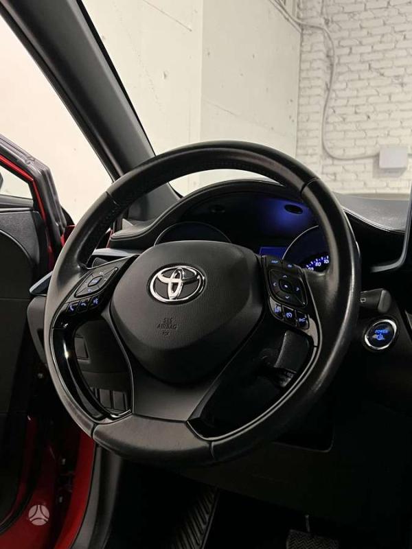Red Toyota C-HR 2021 in Klaipeda, with an engine capacity of 1.80 L and mileage of 173 thousand km for 17999 €, photo 7 on AUTOMOTO.COM.LV