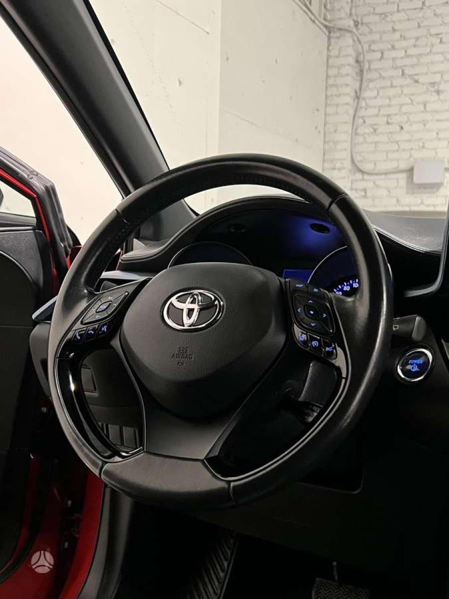 Красный Тойота C-HR 2021 в Клайпеда, объемом двигателя 1.80 л и пробегом 173 тыс. км за 17999 €, фото 8 на AUTOMOTO.COM.LV