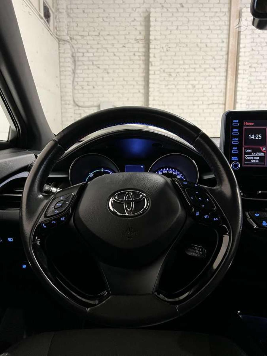 Красный Тойота C-HR 2021 в Клайпеда, объемом двигателя 1.80 л и пробегом 173 тыс. км за 17999 €, фото 23 на AUTOMOTO.COM.LV